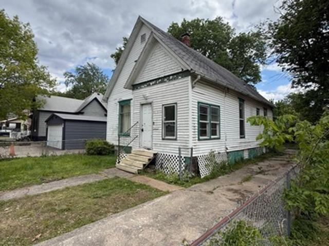 2 BR, 3 BA Apartment 415 E Division St, Decatur, IL 62526