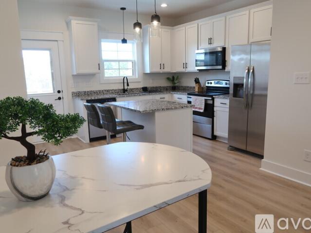 2 BR, 3 BA Apartment 41 W High St, Unit 3, Clarksville, TN 37040
