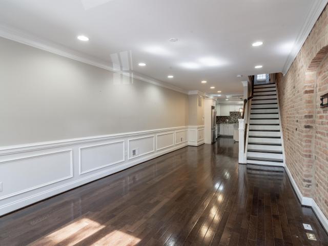 2 BR, 3 BA Apartment 922 S Clinton St, Baltimore, MD 21224
