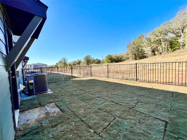 2 BR, 3 BA in Burleson