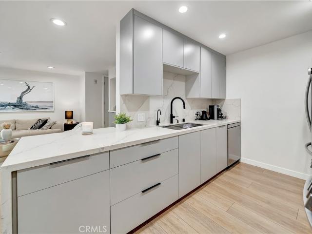 2 BR, 3 BA in Sherman Oaks