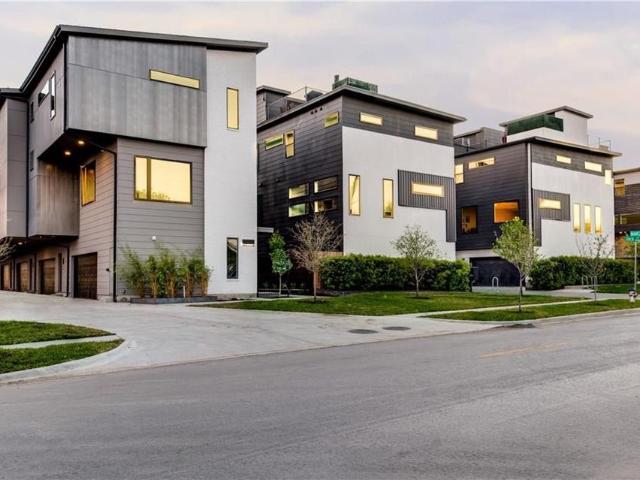 2 BR, 3 BA in Roseland