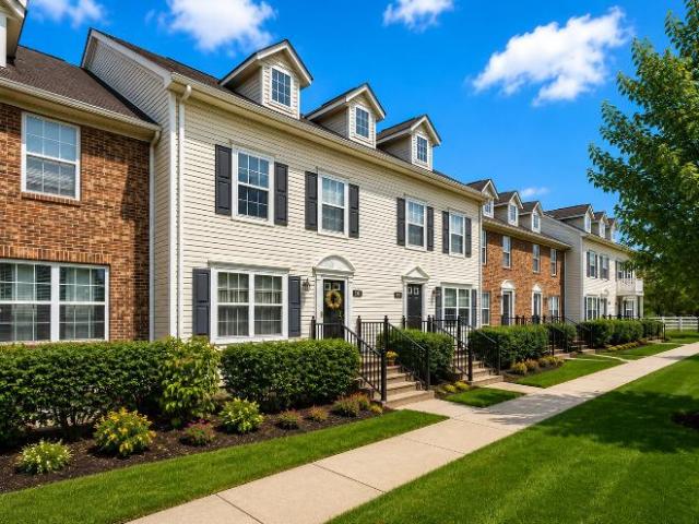 2 Br, 4 bath, Townhouse/Brownstone/RowHouse 593 Lazelle Rd