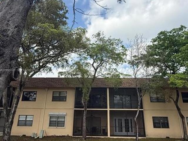 2 Briarwood Cir Apt 212, Hollywood, FL 33024