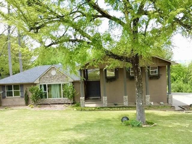 2 Briarwood Ln, Clarksville, AR 72830