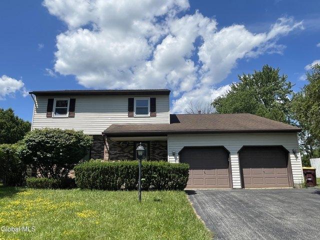 2 Brookside Ct, Colonie, NY 12110