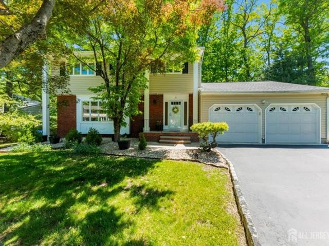 2 Brookside Ct, East Brunswick, NJ 08816