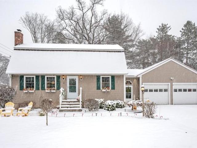2 Broadcrest Ln, Nashua, NH 03063