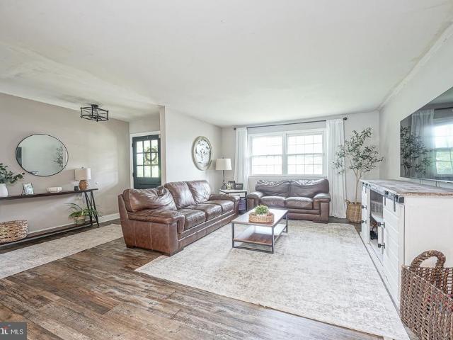 2 Broadview Avenue