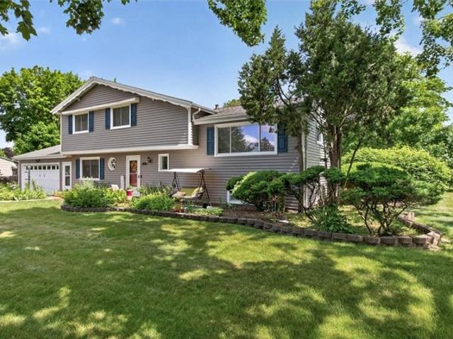2 Bryn Mawr Rd, Rochester, NY 14624