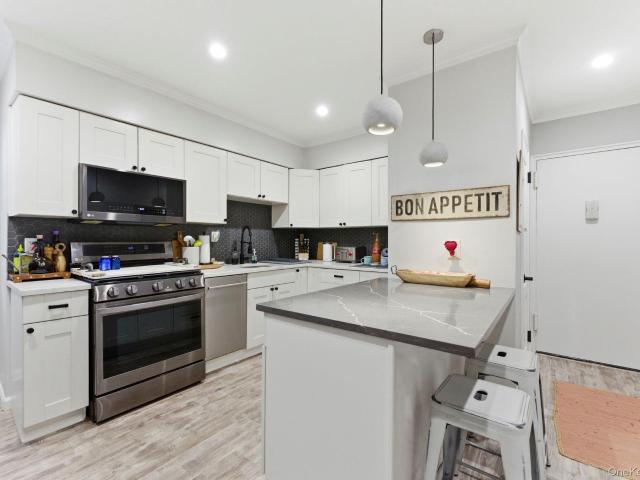2 Bryant Crescent #1N