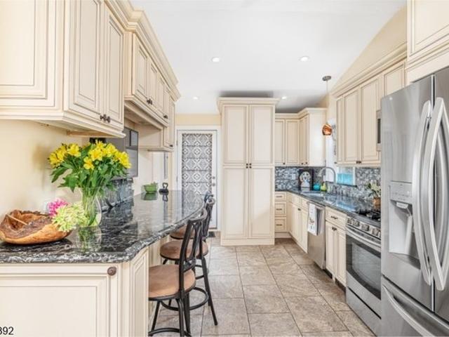2 Canal St, Vernon, NJ 07422