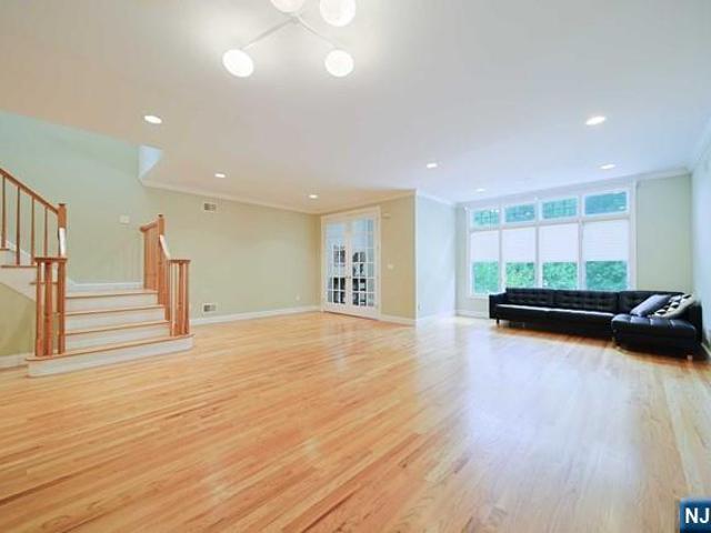 2 Candlewood Drive