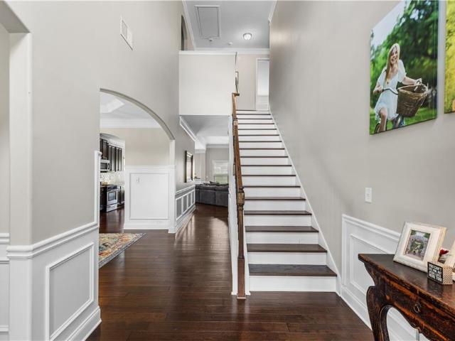 2 Canterbury Walk SE