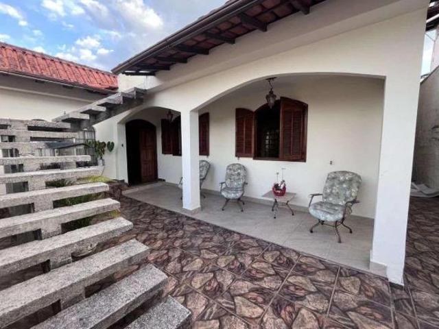 2 casa á venda em Barbacena com 3 dormitório e 2 suítes no Santa Cecília