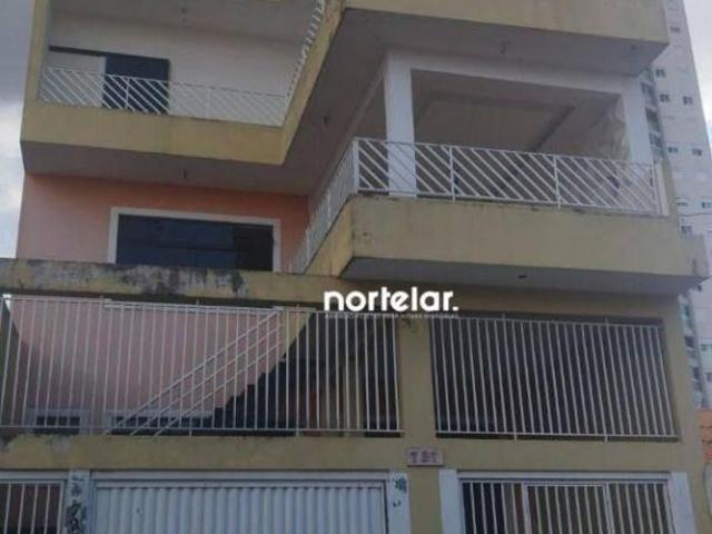 2 casas no mesmo terreno com salao comercial!