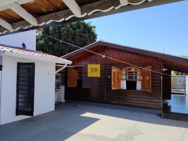 2 Casas à Venda em Barão Geraldo, com 140m², 3 quartos, 2 salas, 2 banheiros, 5 vagas de garagem ? E
