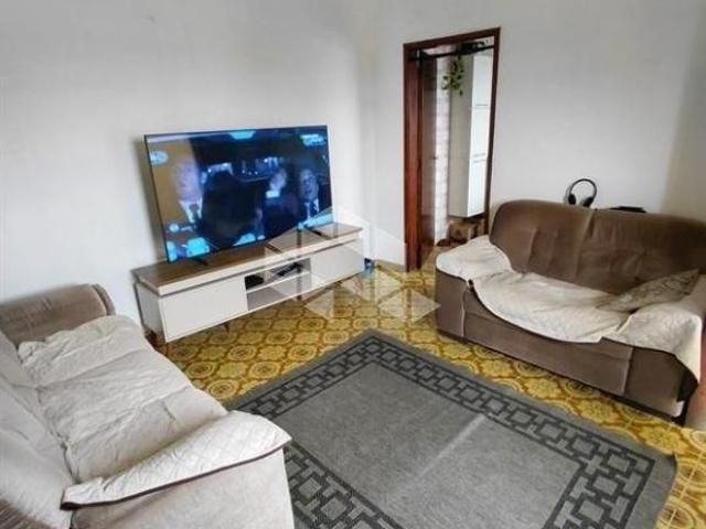 2 casas com 169 metros de área construída, 2 vagas de garagem cobertas