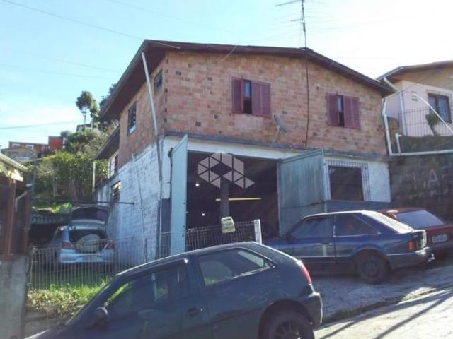 2 CASAS COM PAVILHÃO NO TÉRREO NO BAIRRO SERRANO CAXIAS DO SUL