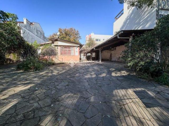 2 casas em terreno de 1.520 m²!