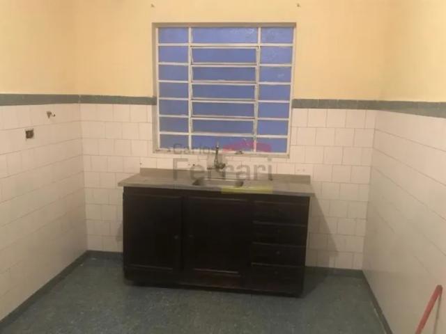 2 casas térreas com 2 dormitórios, sendo 1 suíte, 1 vaga de garagem