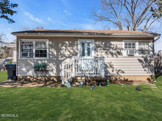 2 Castro Grove Dr, Toms River, NJ 08753
