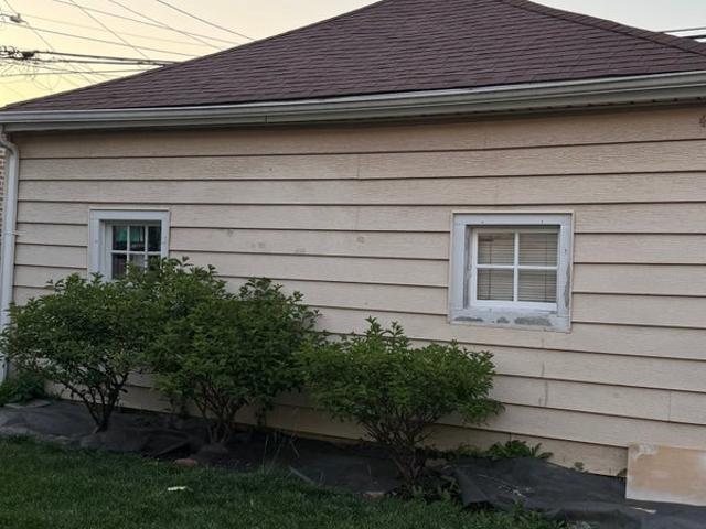 2 CAR GARAGE ONLY