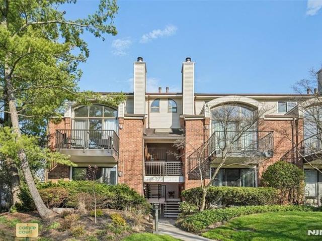 2 Carlyle Ct, Teaneck, NJ 07666
