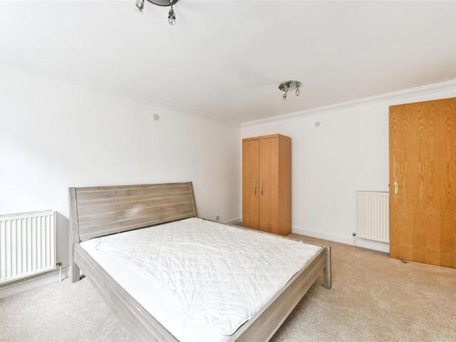 2 Carter Court, London EC4V Studio to rent £1,900 pcm £438 pw