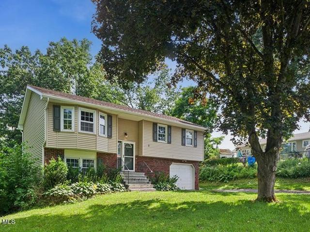 2 Cary St, Ravena, NY 12143