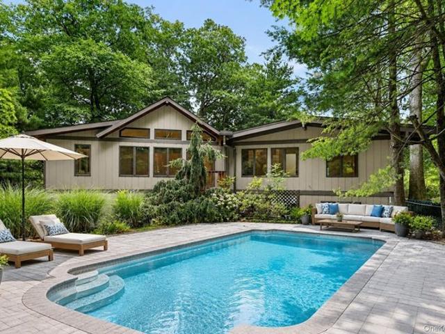 2 Catalina Ct, Suffern, NY 10901