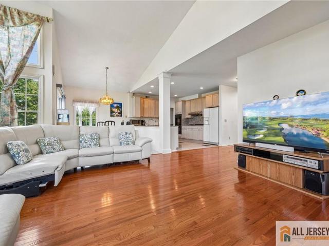 2 Chamberlin Court
