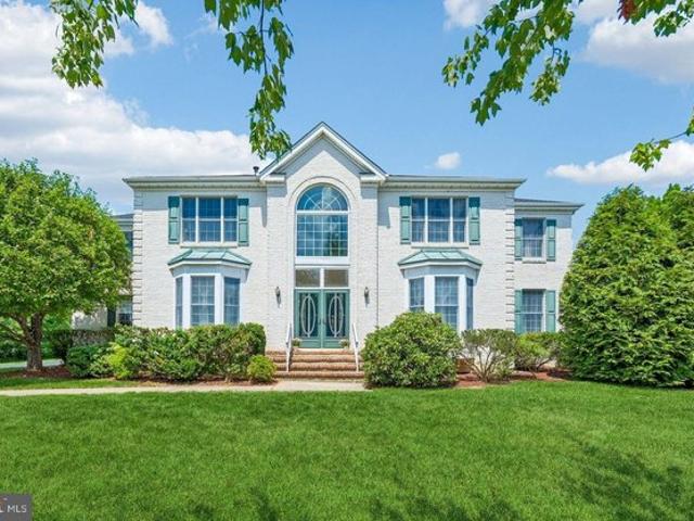 2 Chamberlin Ct, Cranbury, NJ 08512
