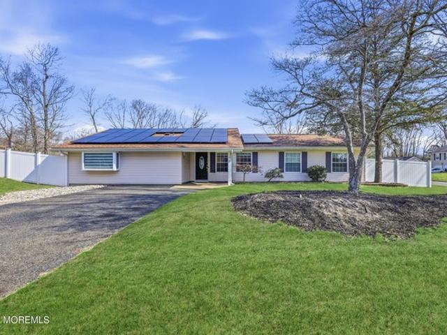 2 Chelsea Rd, Jackson, NJ 08527