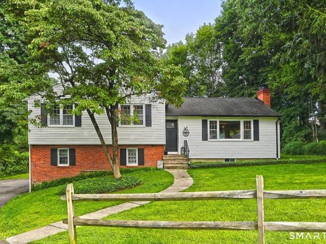 2 Chestnut Cir, Naugatuck, CT 06770