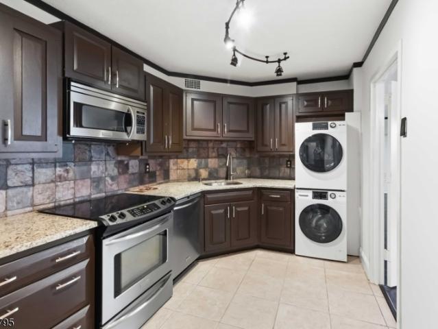 2 Claridge Dr # 10 i