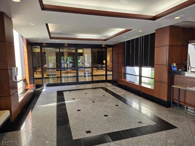 2 Claridge Dr # 2AE