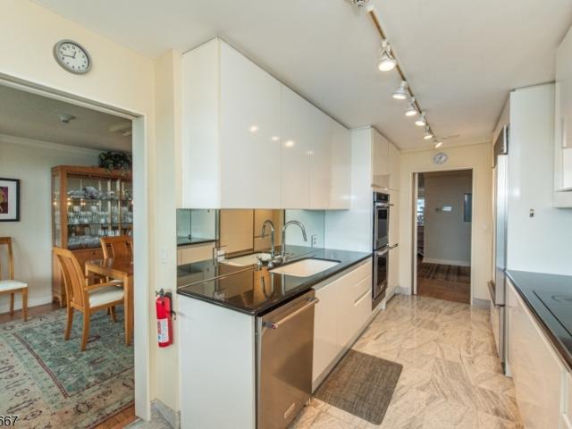 2 Claridge Dr # 8HW