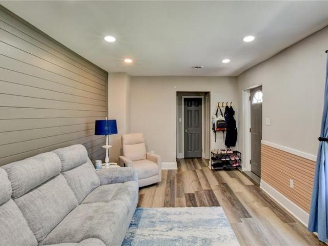 2 Clover ST