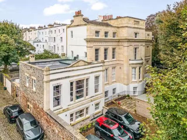 2 Cobblestone Mews, Clifton, Bristol. 3 bed semi detached hous.