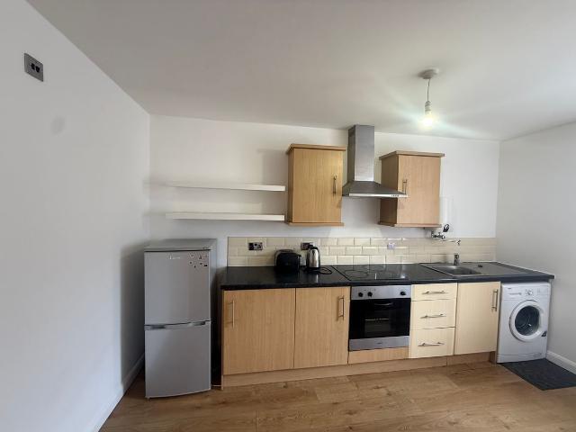 2 Common Road, Huddersfield HD1, 2 bed flat to rent, £725 pcm | PrimeLocation
