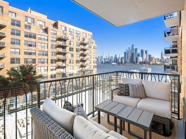 2 Constitution Ct Apt 814, Hoboken, NJ 07030