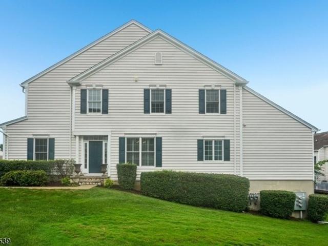 2 Constitution Ln, Totowa, NJ 07512
