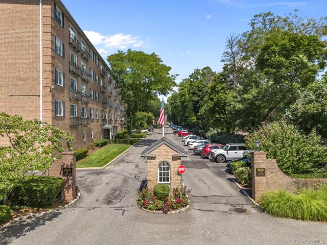 2 Consulate Drive 3G