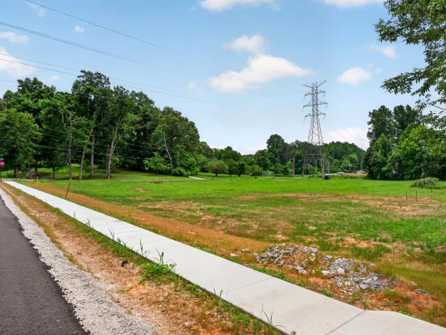 2 Cora Rd