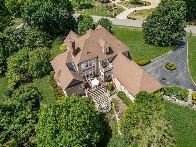 2 Country Way, Hopkinton, MA 01748