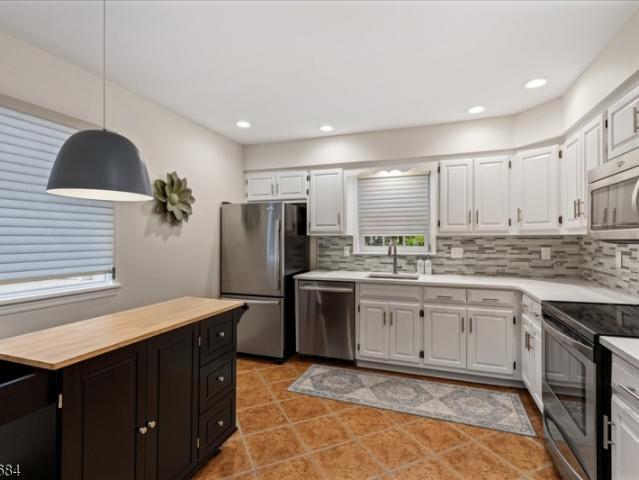 2 Countryside Dr