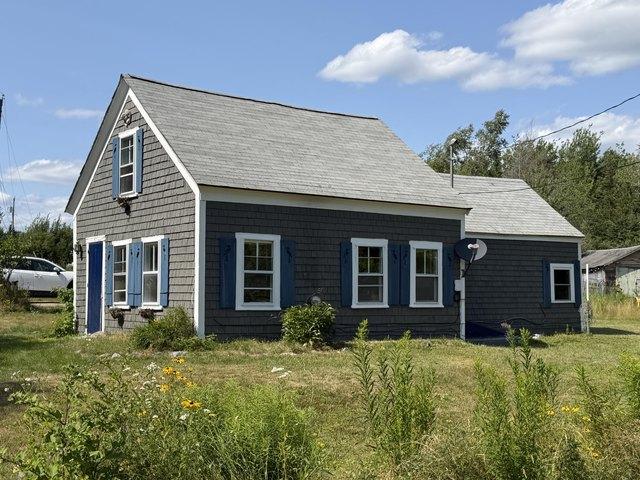 2 Crane Rd, Winter Harbor, ME 04693