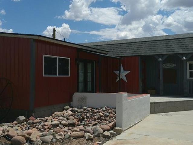 2 Crest Ln, Concho, AZ 85924