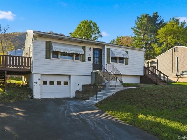 2 Crescent Dr, Beacon, NY 12508